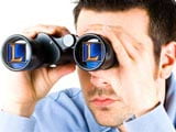 Viewing League of Legends profiles, match history, win-loss records ...